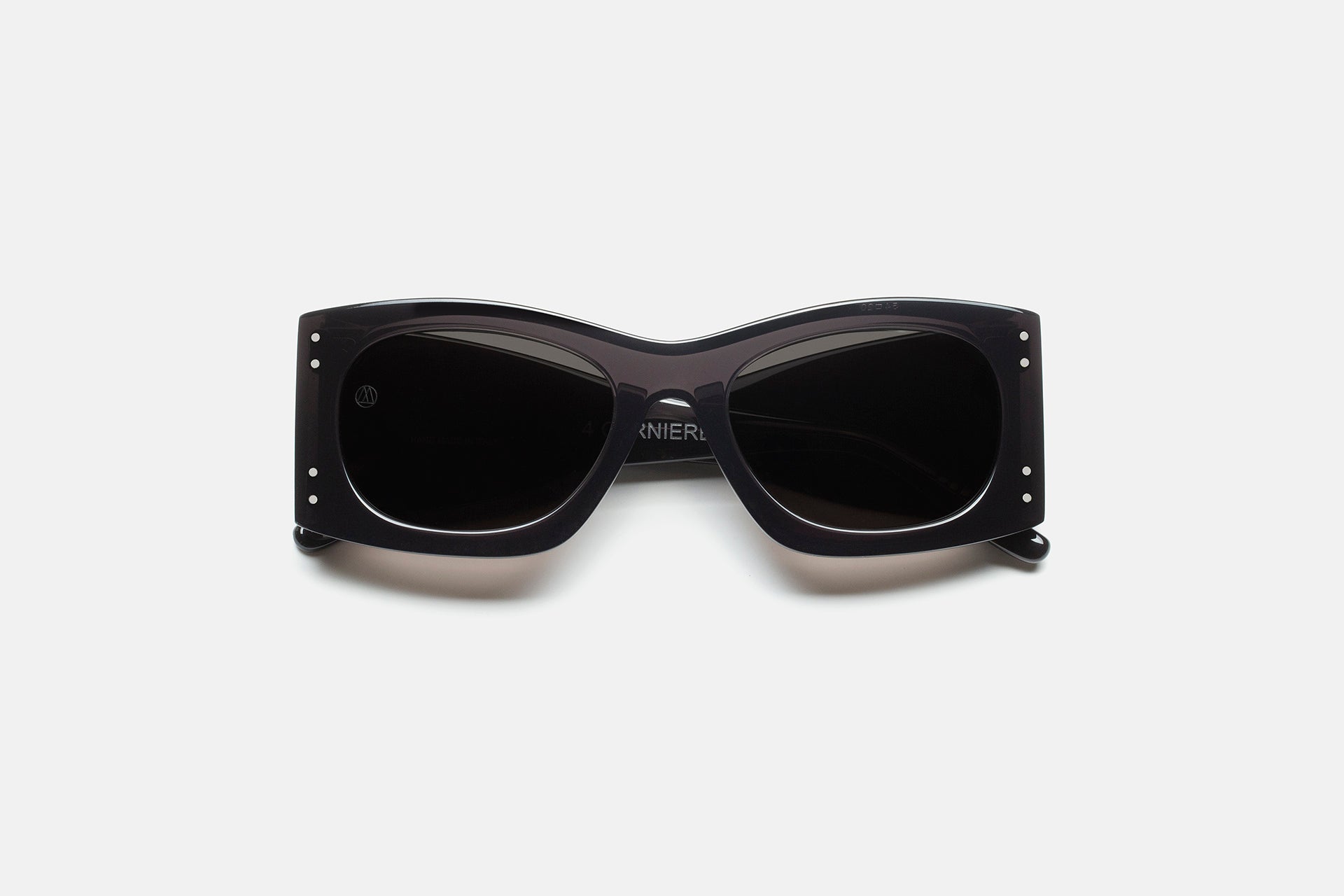 SOLARES – RETROSUPERFUTURE